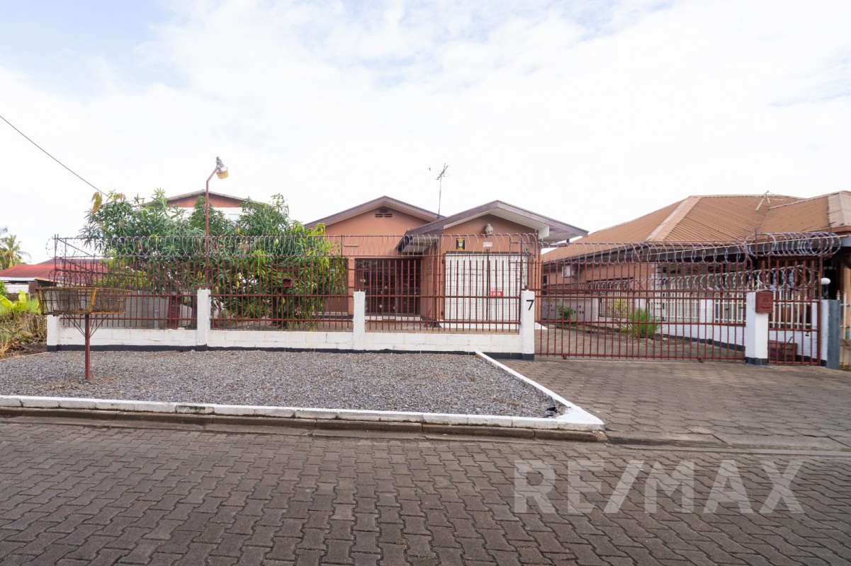 Mathilda H. Malmbergweg #7 | RE/MAX Suriname - De beste keus voor uw ...